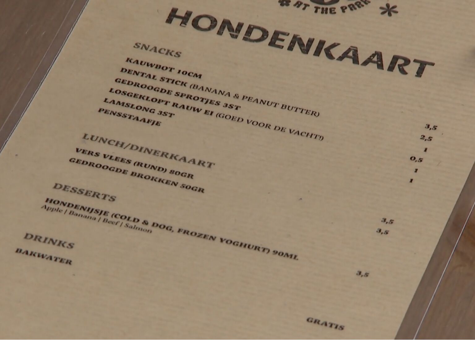 Echt waar: in dit café hebben honden een eigen menukaart