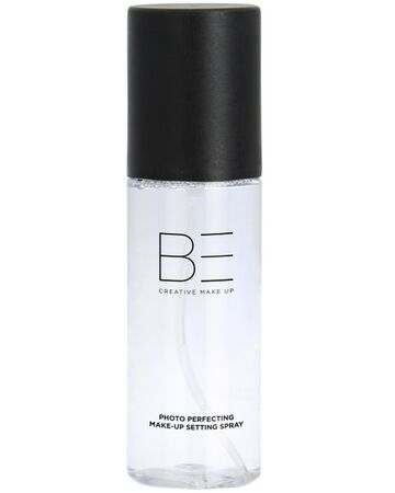 Dit zijn de 11 beste setting sprays zodat je make-up lang blijft zitten
