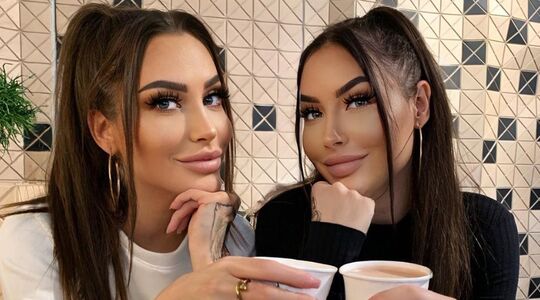 Zo zagen Esmee en Sharon uit Ex On The Beach er vroeger uit