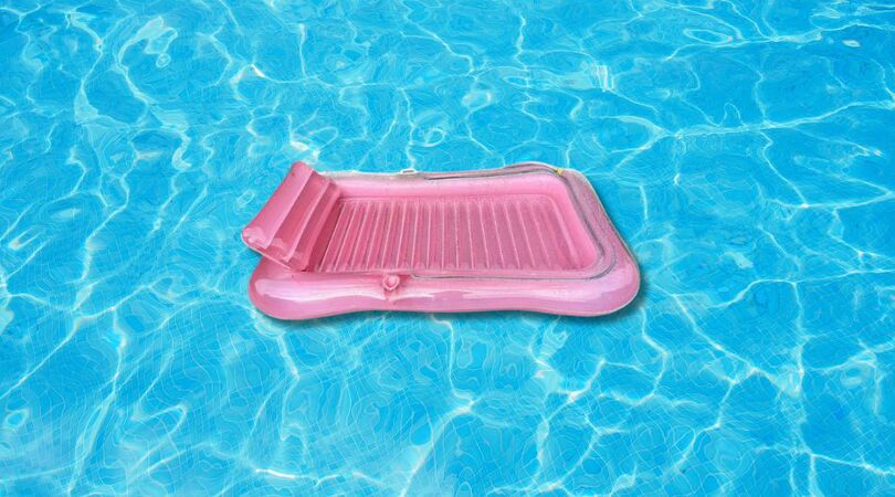 Hit voor deze zomer: de tanning pool die je wél op je balkon past