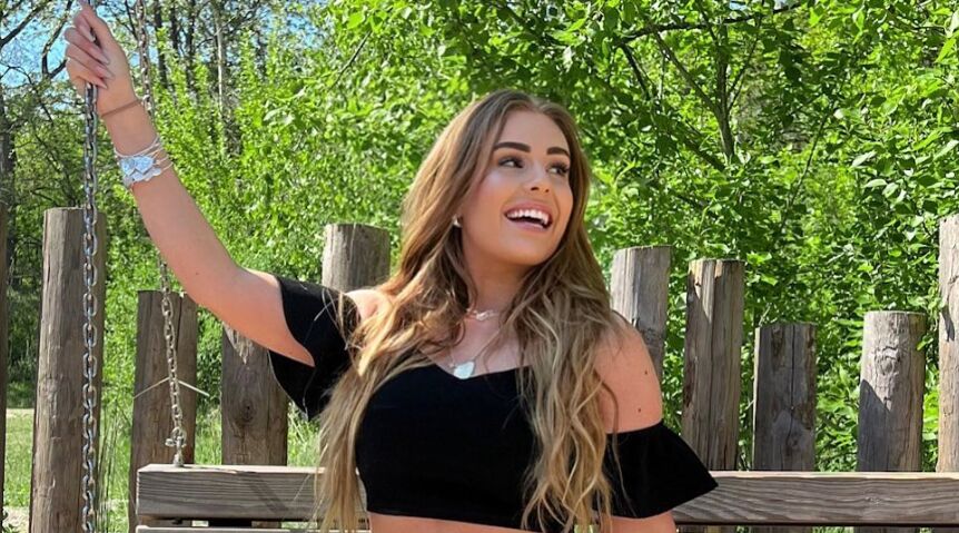 Zien: EOTB Lesley Versprille krijgt haatreacties om déze outfit